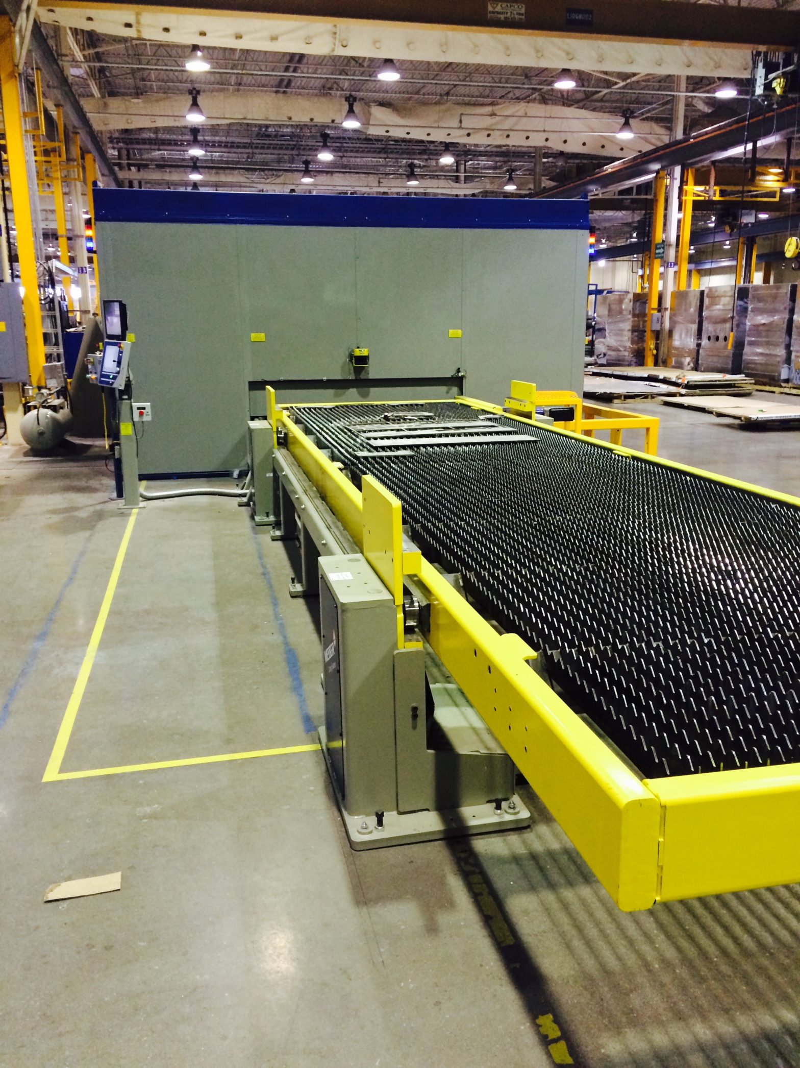 Shuttle Tables | EnclosuresIn-Line Conveyor Cutting Tables